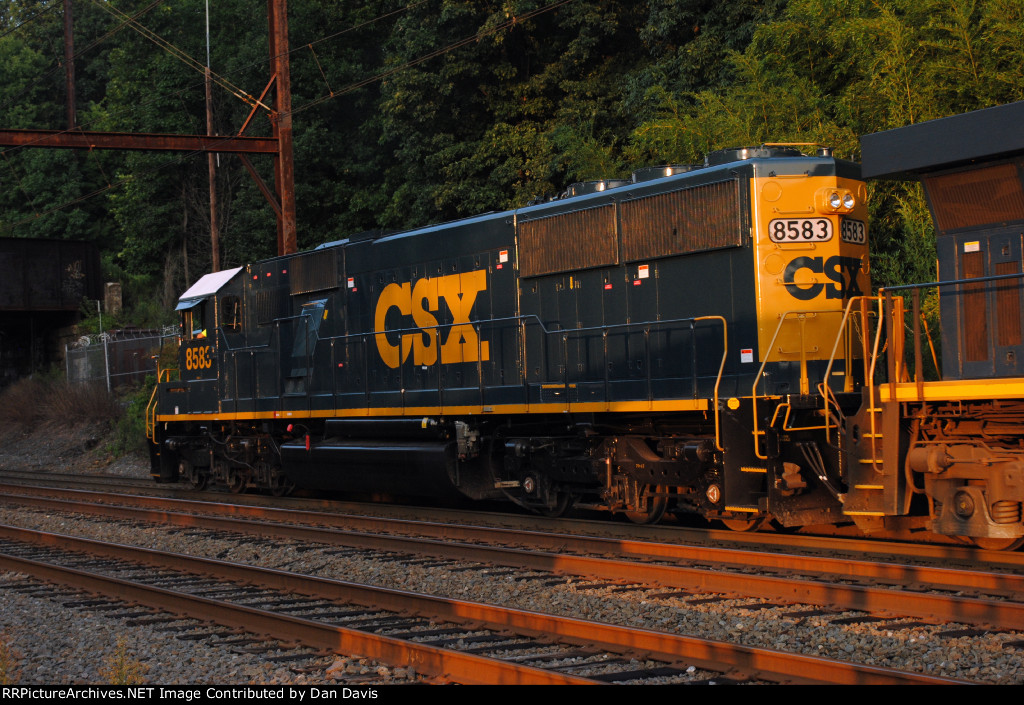 CSX SD50-2 8583 leads Q418-25